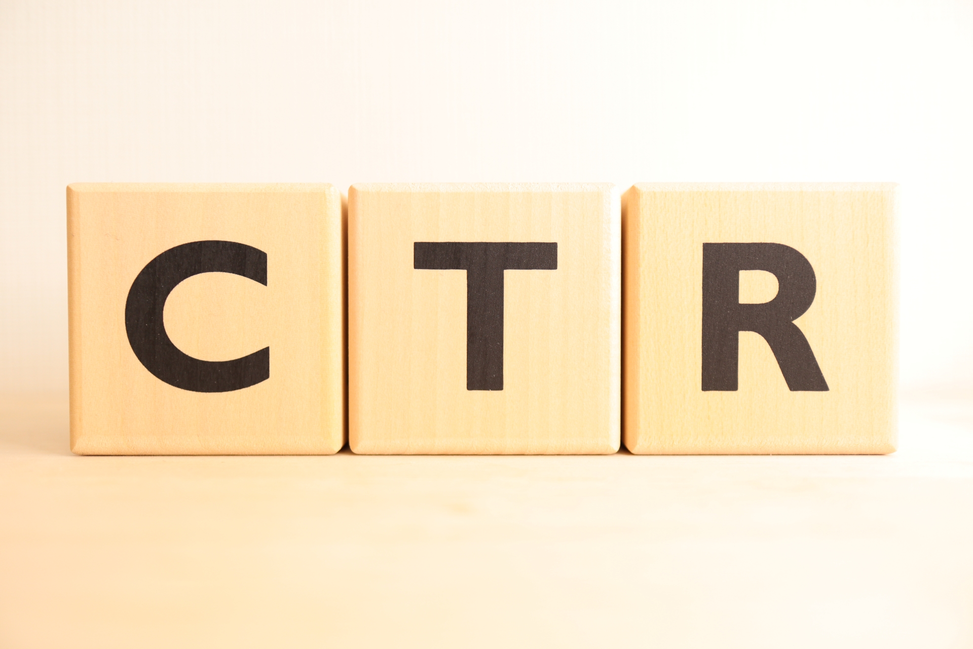 業界別CTR（クリック率）の目安と改善方法 | GENIEE CX NAV1